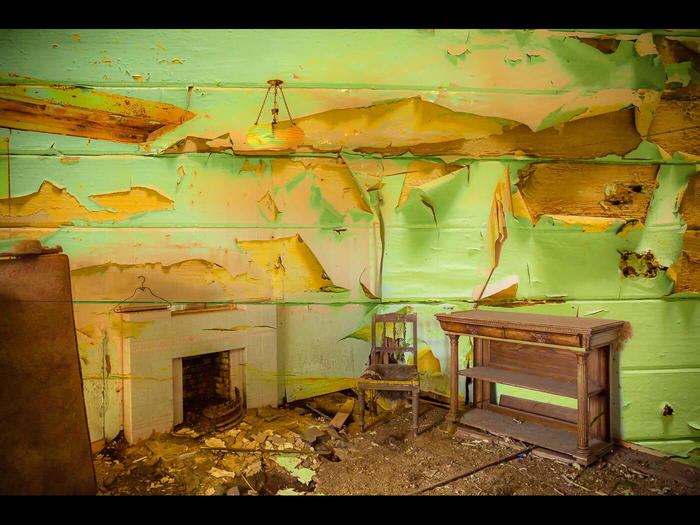 22_PEELING PAINT by Carol Curd – Leighton Buzzard Photographic Club