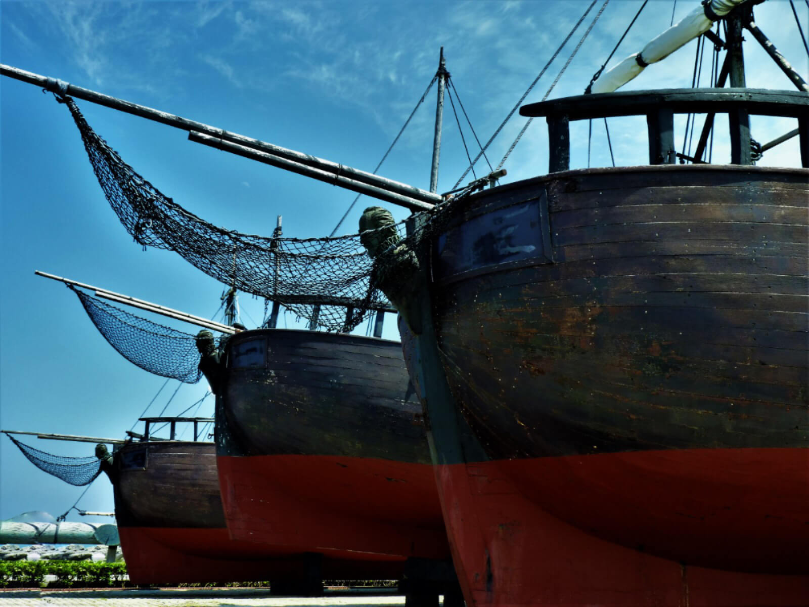 20 SHIP TO SHORE by Daphne Hughes – Leighton Buzzard Photographic Club